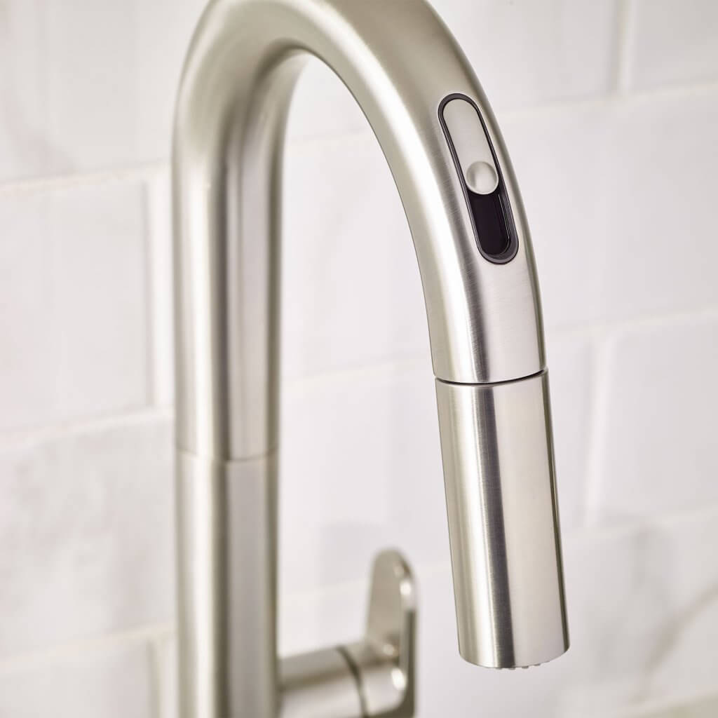 American Standard Beale Pull-Down Kitchen Faucet with Selectronic Hands ...